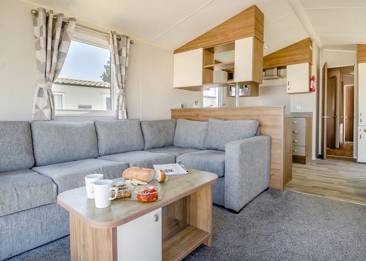 Silver Premium Caravan With Parking - 