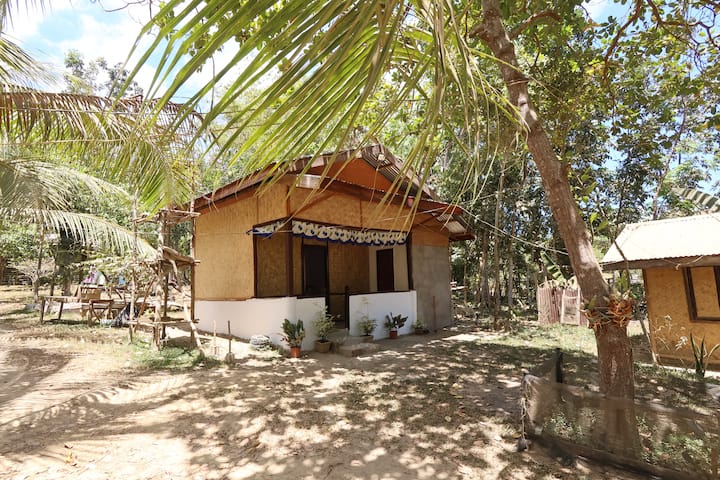 Rauto's Farm Stay - Large Cabin - El Nido