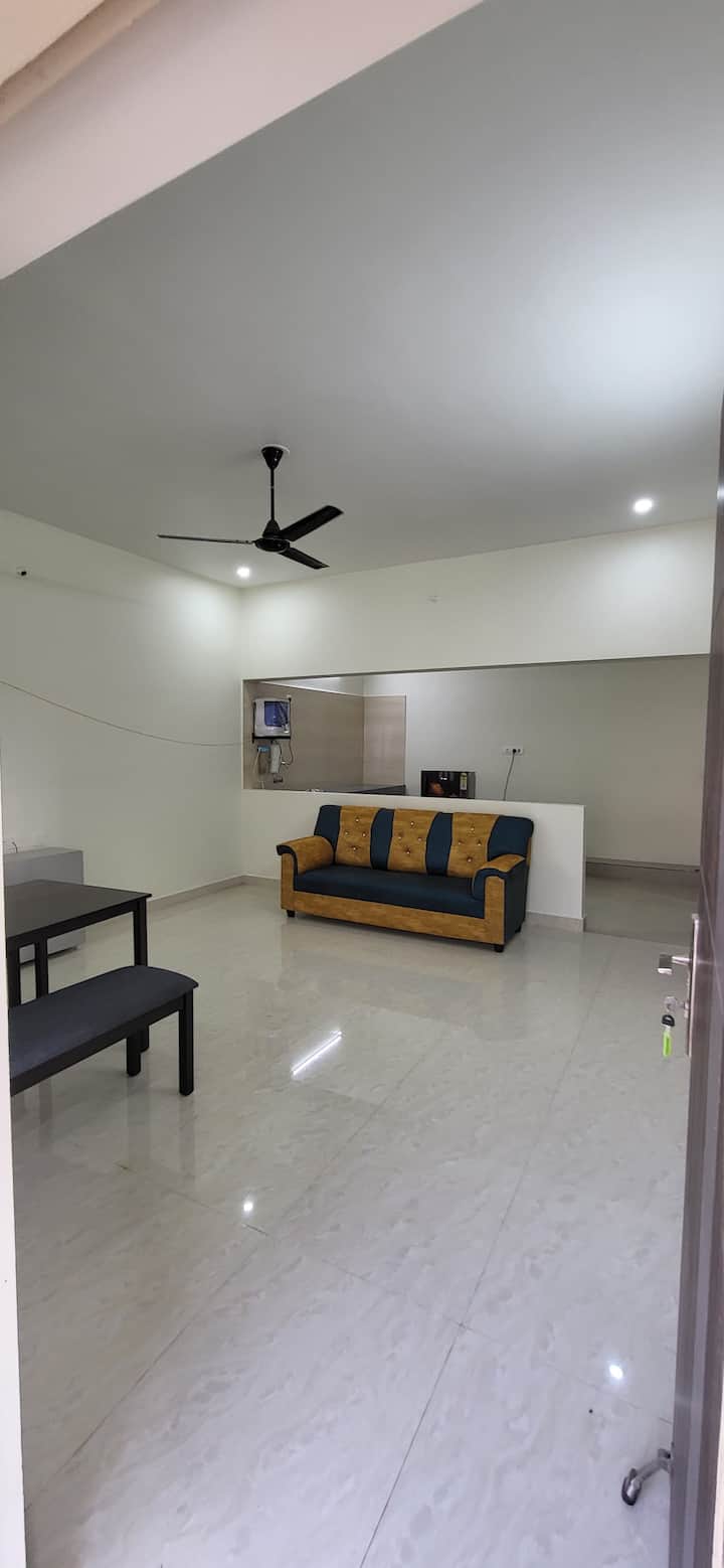 S3 2bhk Room - 티루반나말라이