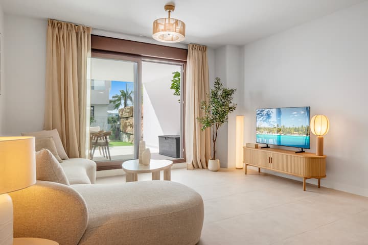 Sea Breeze Deluxe Apartment - España