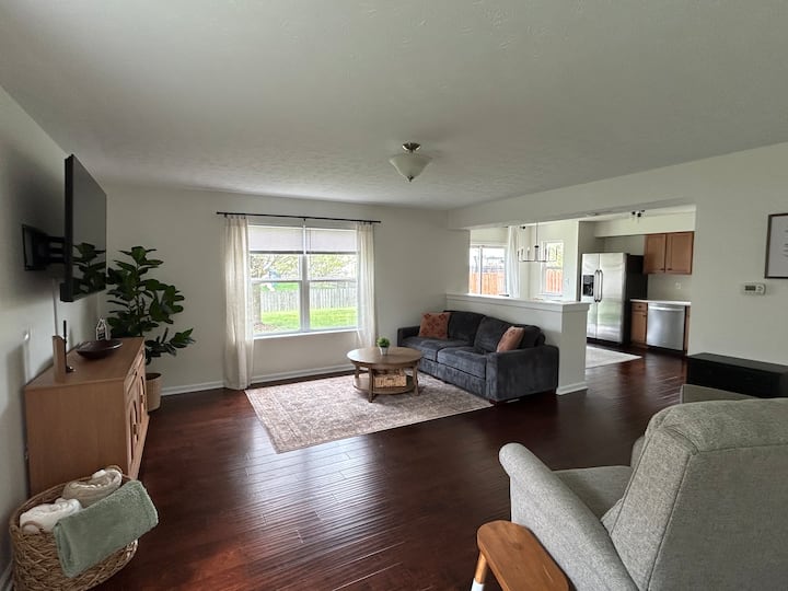 Elevated & Cozy Stay ~ Ruoff, Grand Park - Fishers, IN