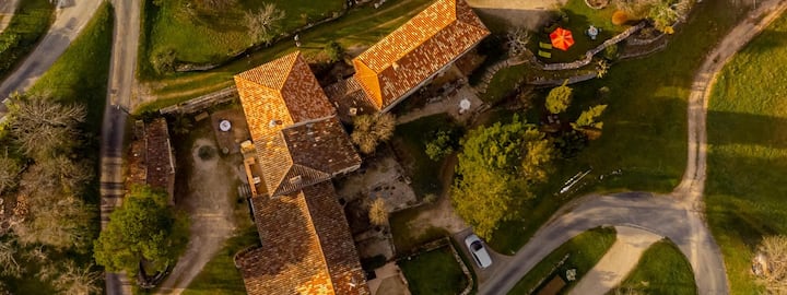 La Garenne, Qui Comprend 3 Maisons - Lot
