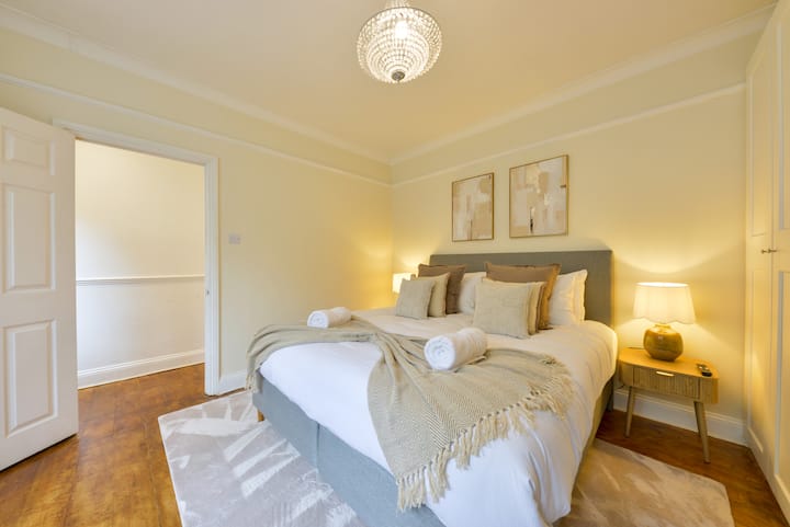 Luxury Central 2 Bedroom Apartment With Garden - St Albans, UK