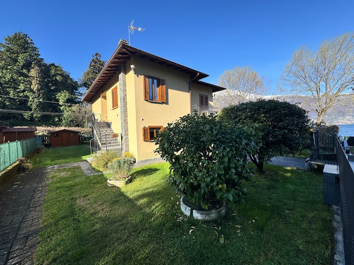 Villa Elvira Fronte Lago Di Como By Gottschalk - Dervio