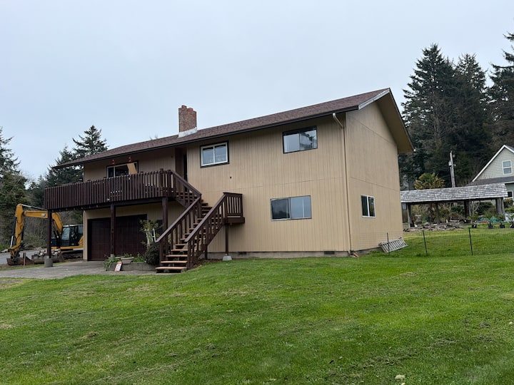 3 Bedrooms 1 Bath Large Kitchen Parking, 2 Boats - Depoe Bay, OR