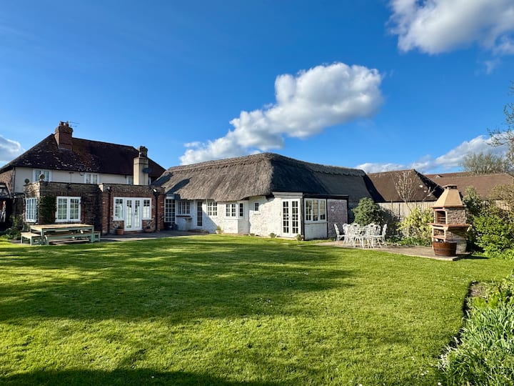 16thc Thatched Annexe | Garden | South Downs - Seaford