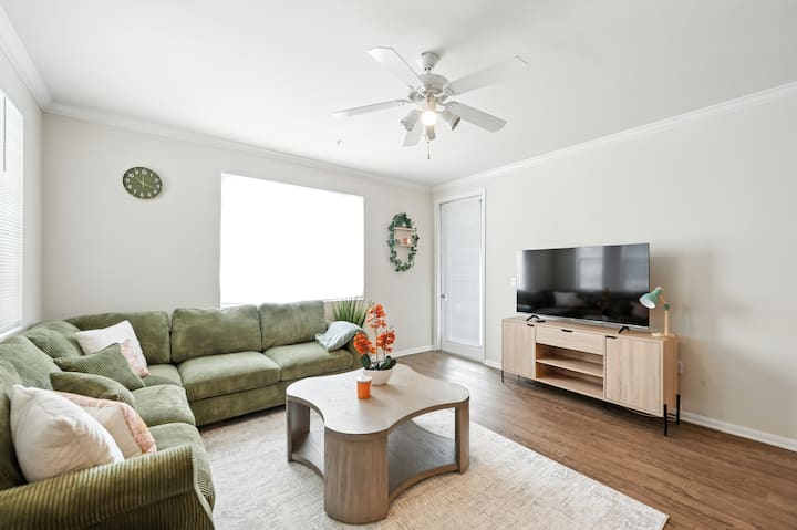 Zen Stay | Spacious 2br | Pool + Free Parking - Santa Monica