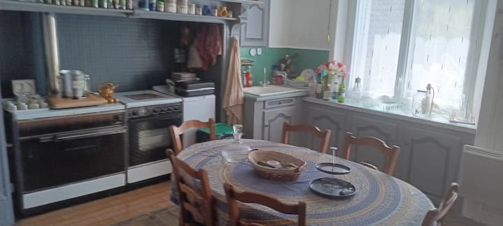 Maison à Louer Pour La Pastourelle Le 7,8,9,10 Mai - Salers