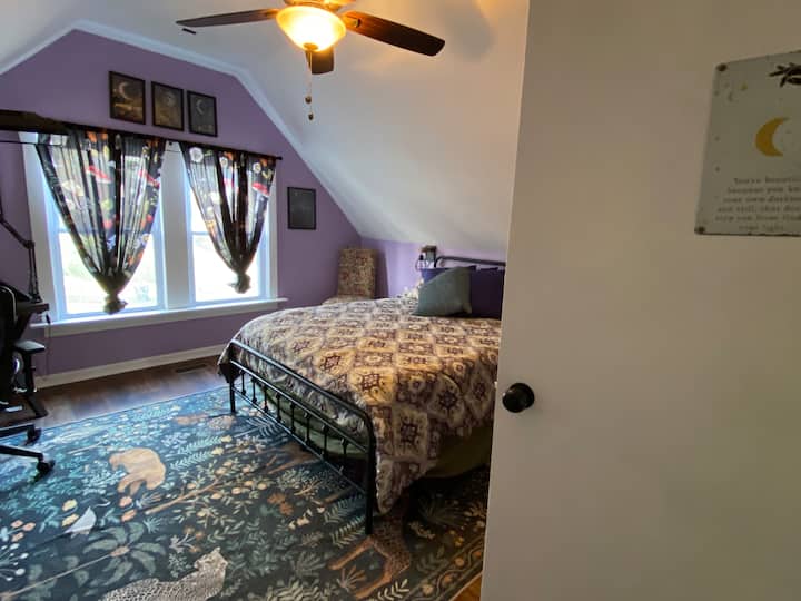 Cottage East - Moon & Stars Suite - Riverside, MO