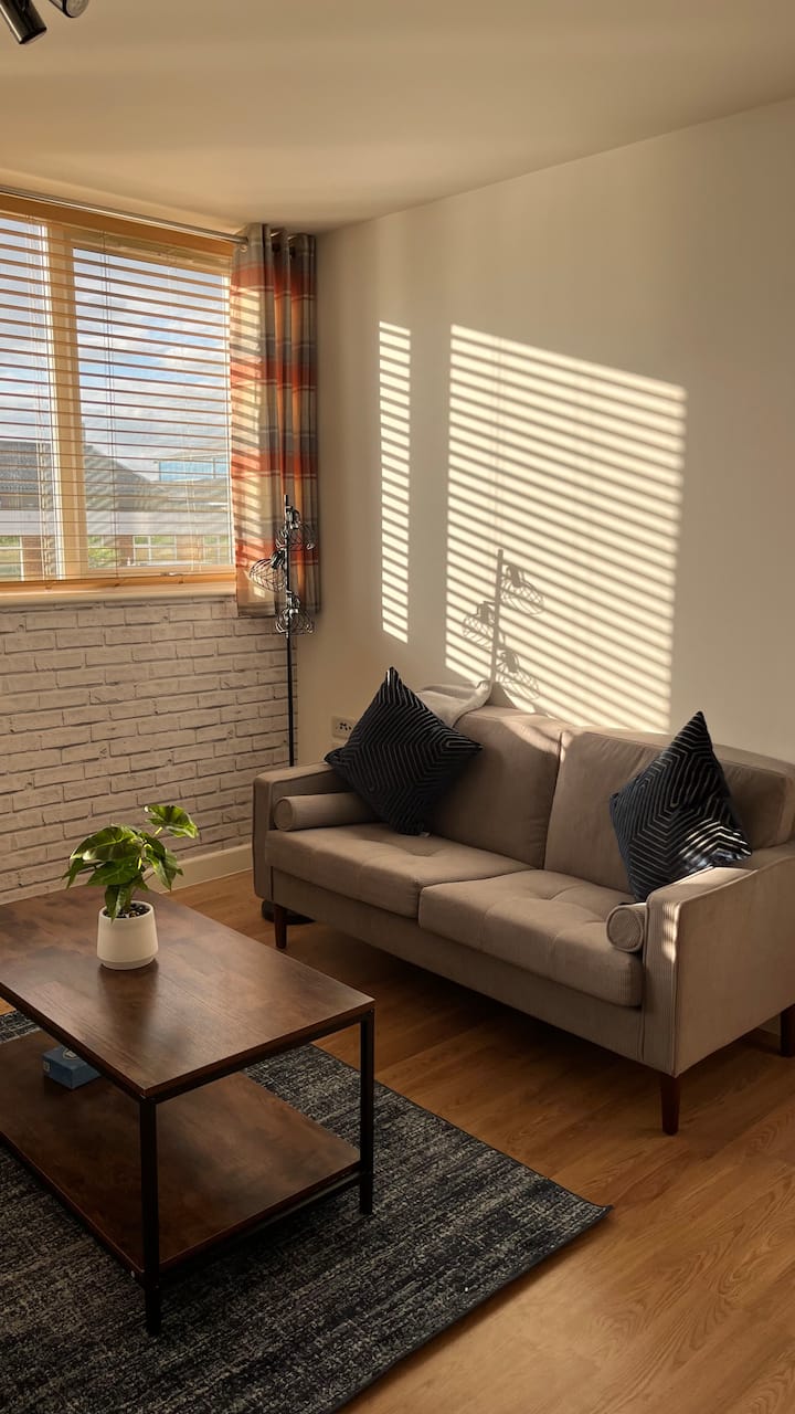 Modern 1 Bedroom Apartment In Basingstoke - Basingstoke