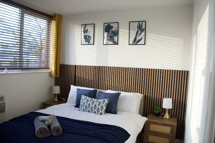 Modern 1 Bedroom Apartment In Basingstoke - Basingstoke
