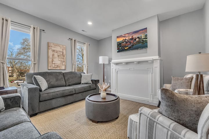 Cleveland Clinic | Recliner | Spacious | 4 Bedroom - Cleveland