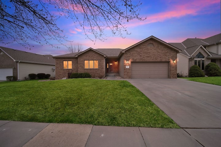 New! Quiet Lincoln Gem 3 King Brs Garage - Lincoln, NE