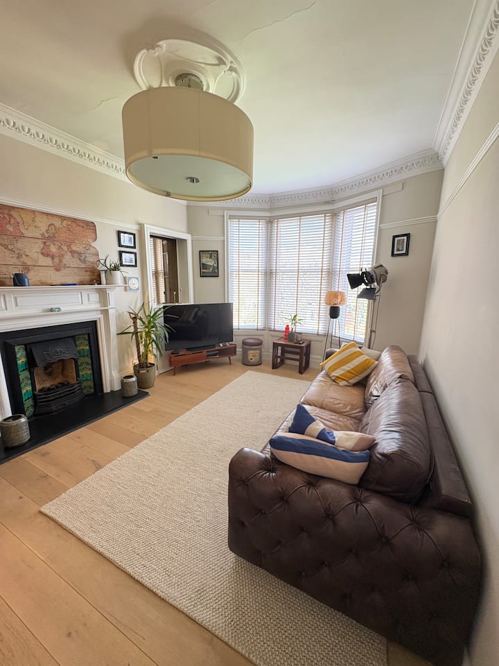 Glasgow West End 1 Bedroom Apartment - Kelvingrove Art Gallery and Museum