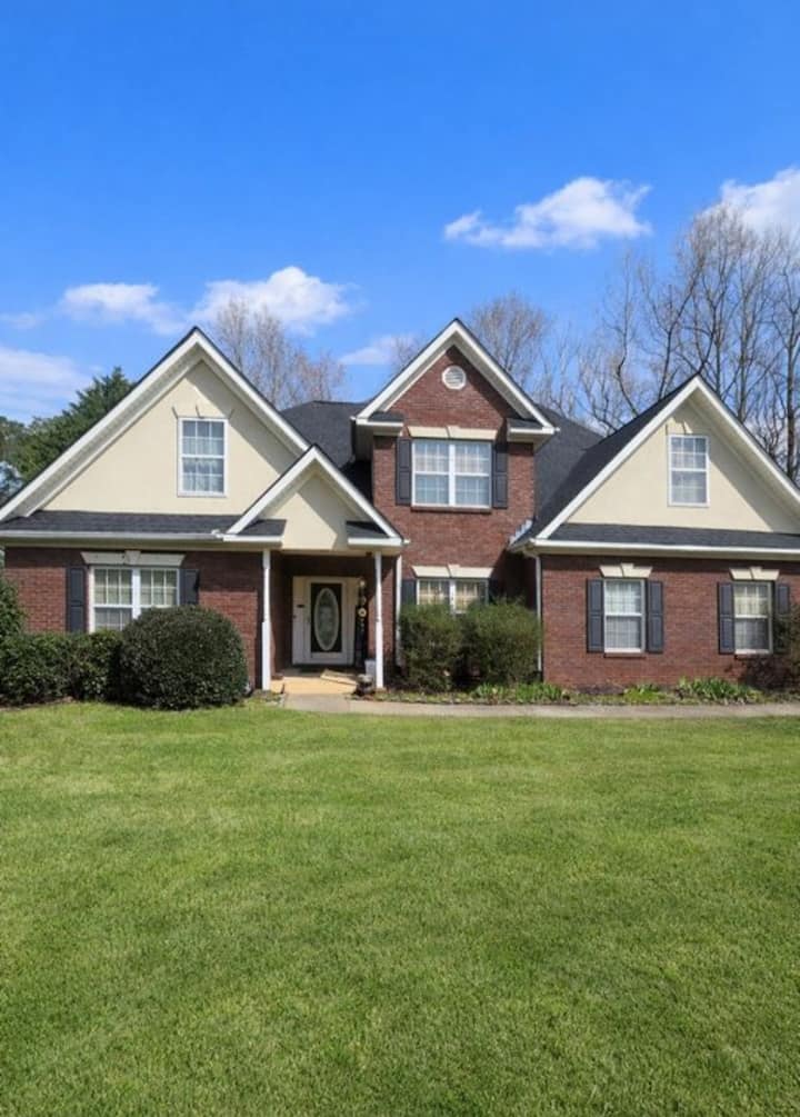 The Lakes Estates
$3500 For 7 Nights - McDonough, GA
