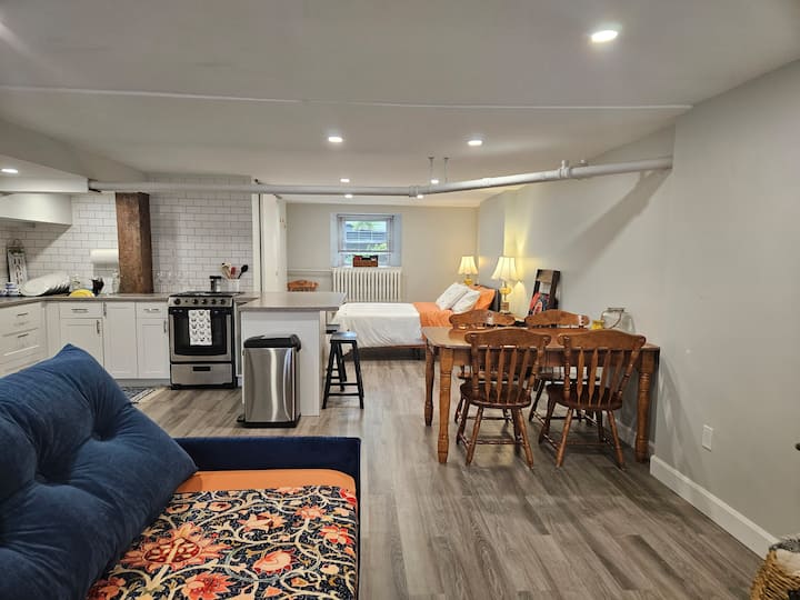 Studio At 65 - Brockville