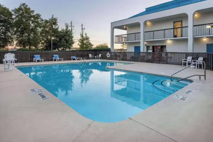 Marine Corps Base Lejeune 2 Double Suite W/pool - Jacksonville, NC