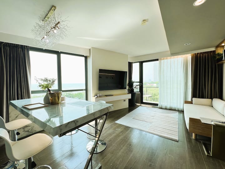 Beachfront 2 Bedroom, 100sqm, Freecleaning #066 - Pattaya City