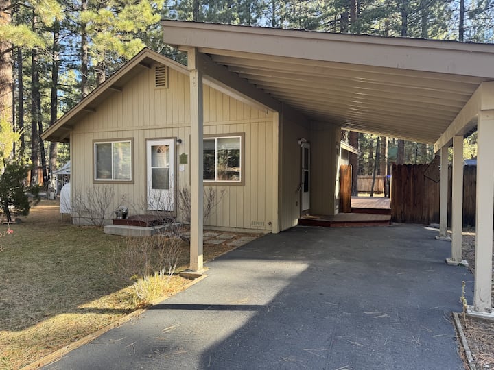 Oakland Avenue Retreat - South Lake Tahoe, CA