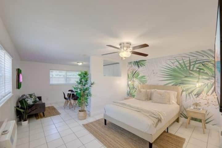 Airport & Beach Retreat - Fort Lauderdale, FL