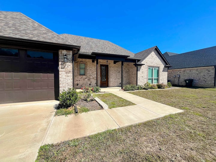Modern Retreat On Gillian - Tyler, TX