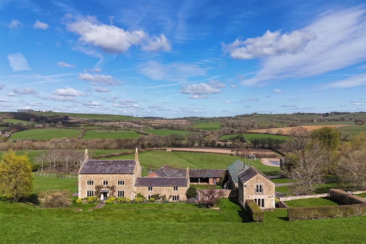 Cotswold Farmhouse - Rural Views & Parking - Banbury