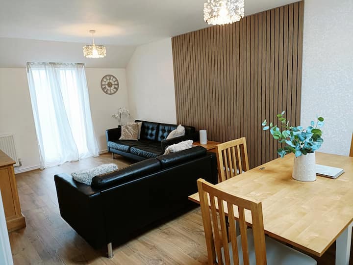 Detached 2 Bed Home - Free Parking & Garden - Exeter