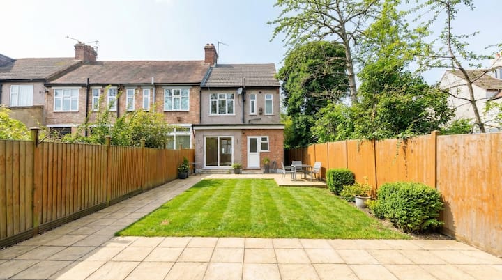 2 Bed House Winchster Road Chingford - Chingford