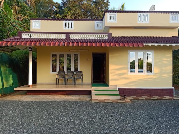Cool Enough To Live Silent N Nature Friendly Home - Idukki
