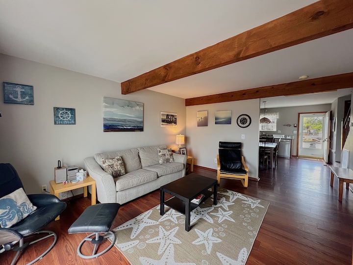 2br Getaway | Water Views & Dock Access - Chincoteague, VA