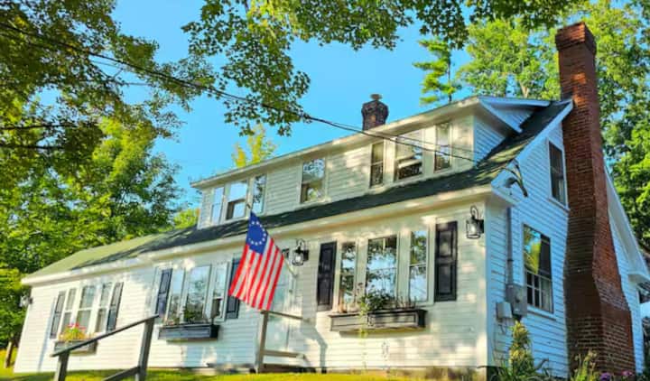 Twin Eagle Farmhouse - Alton, NH