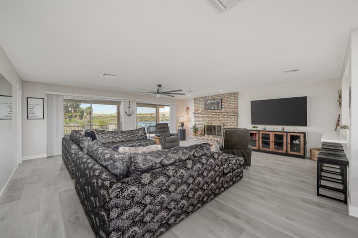 Riverfront Retreat W/ Dock & Mountain Views - Bullhead City, AZ