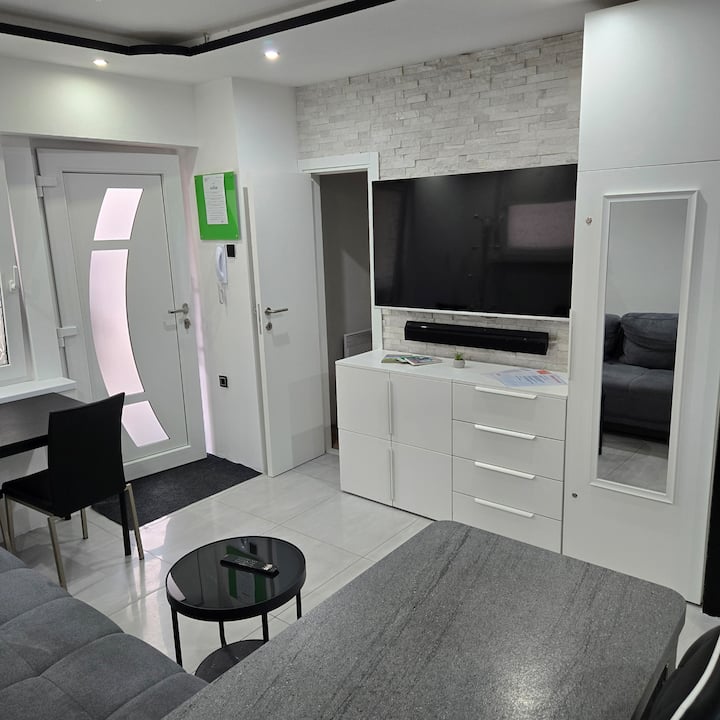 Ljubljana-tivoli *Two- Bedroom Apartment* - Liubliana