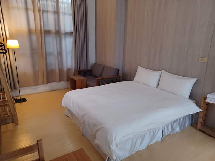 獨立房屋的一樓套房/整層一樓空間/單人床墊為第三人加床/晚上8點~早上8點免費停車 - Tainan