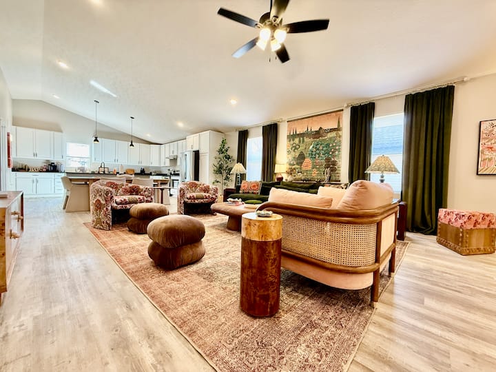 5 Bed 3 Bath Home With Hot Tub In West Chester, Oh - West Chester Township, OH