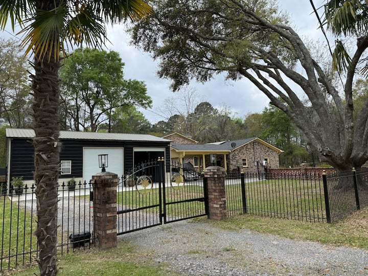 Modern Private Studio Guesthouse - Hollywood, SC