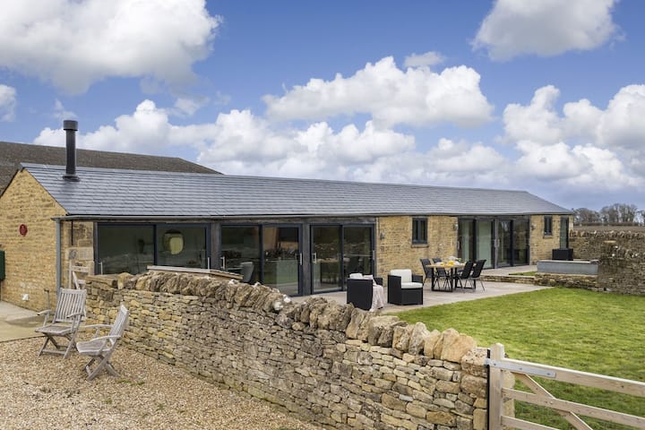 Charming Dog Friendly Barn - The Cattle Shed - Bibury