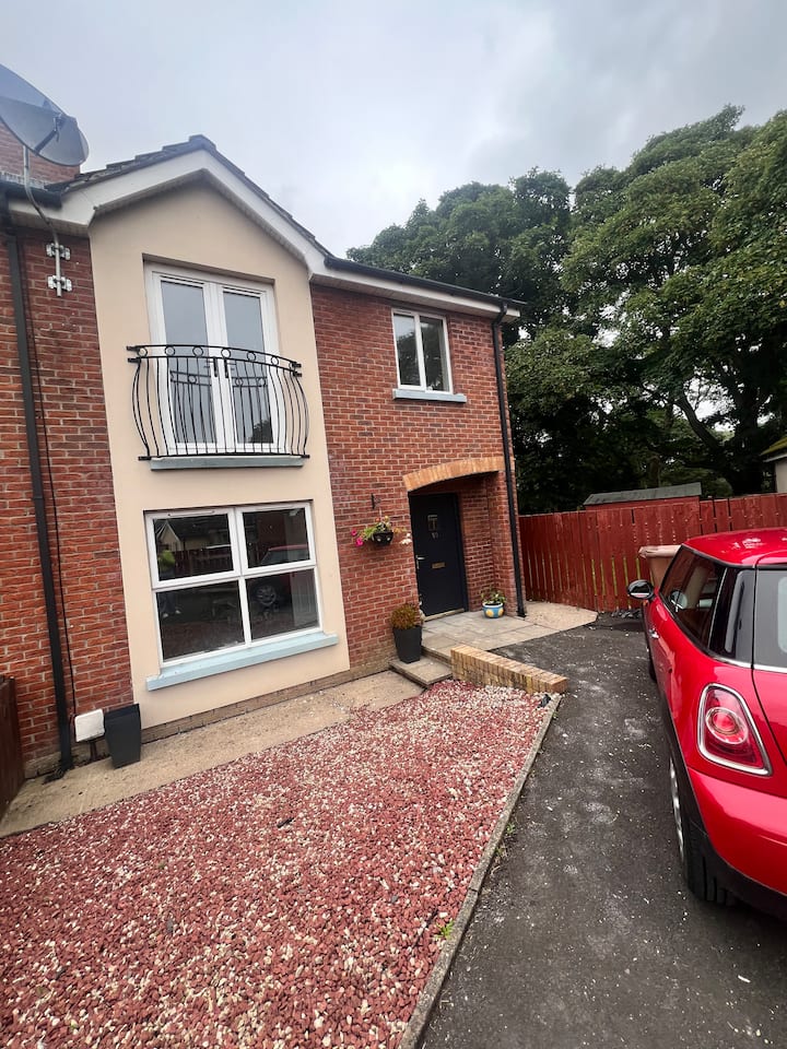 Nw200 Stay | Full House | Quiet Area + Parking - Limavady