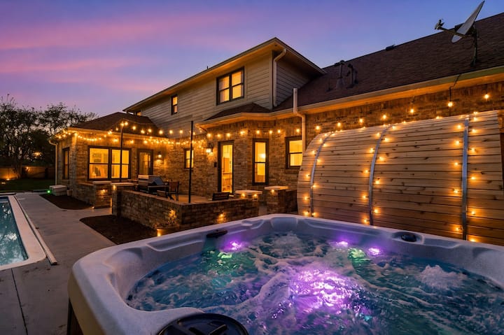 Luxury 5br Sleeps 24 | Pool, Sauna, Theater | Pets - Greenwood, IN