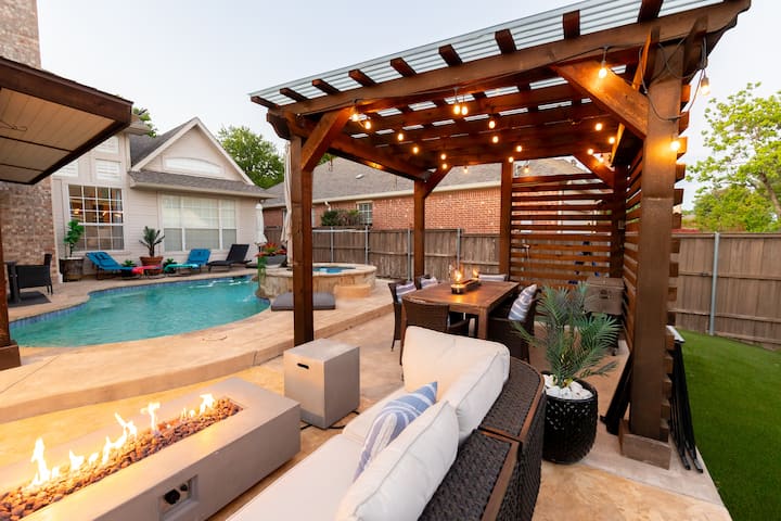 Stay At Golden Hour | Pool + Hot Tub | Sleeps 10+ - Irving, TX