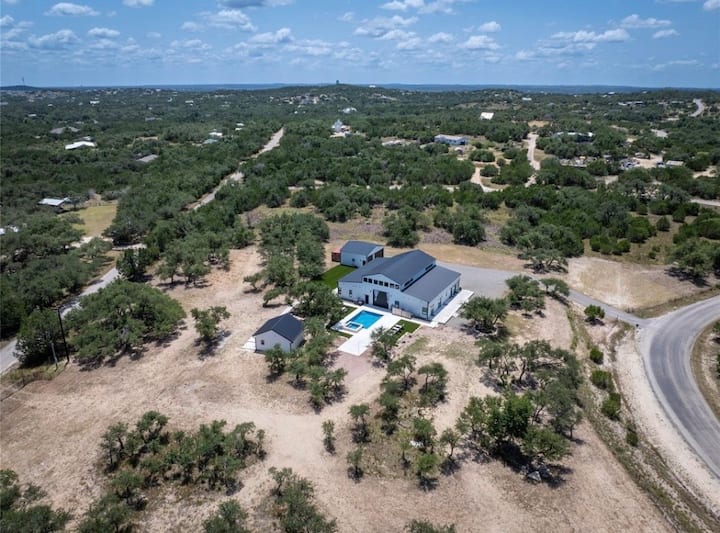 ~Dripping Barndo~ Indoor Pickleball Pool And More! - Dripping Springs, TX