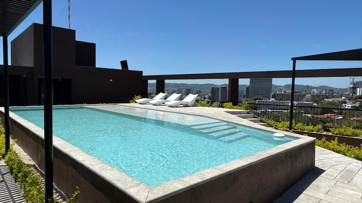 Modern City Escaperooftop Pool Gym Workspace - San Salvador