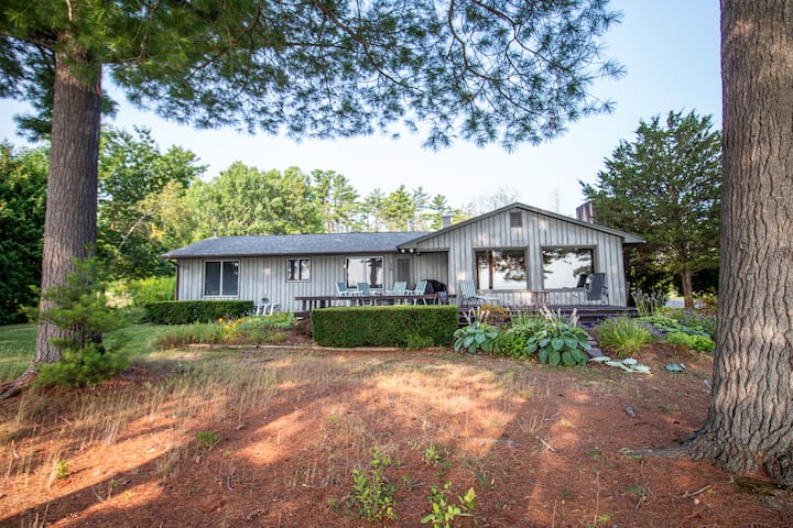 Artists Lakefront Retreat - Plattsburgh, NY
