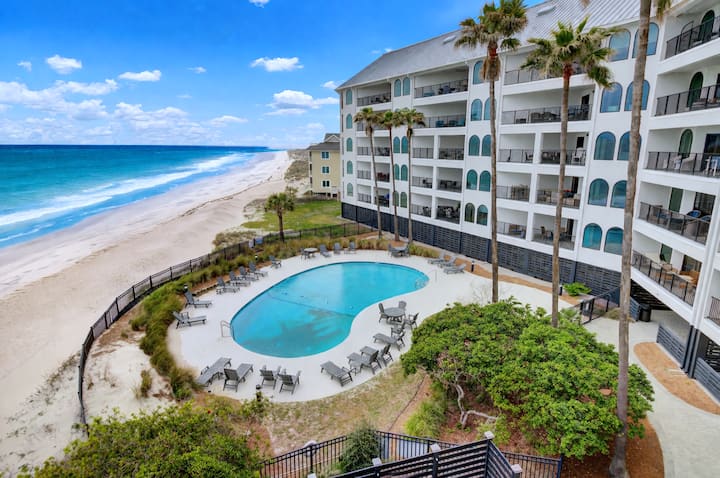 Oceanview Condo • Steps To Beach + Pool Access - Mount Pleasant, SC