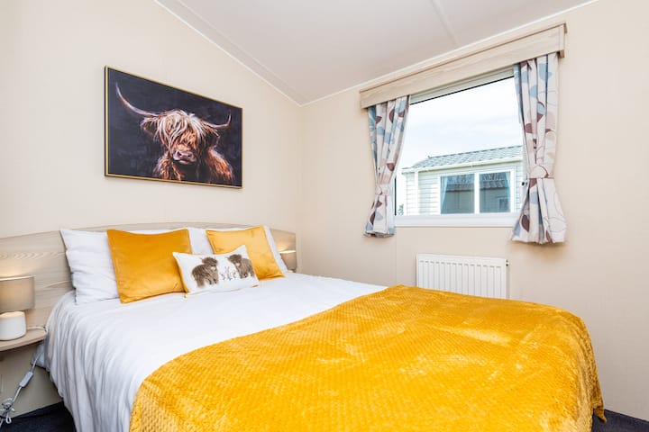 Shoreline Escape 2, 3‑bed At Seton Sands, Sleeps 7 - Musselburgh