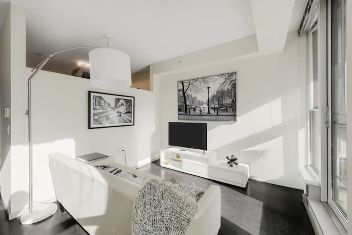 Central Chic Condo Downtown - Best Location! - Victoria