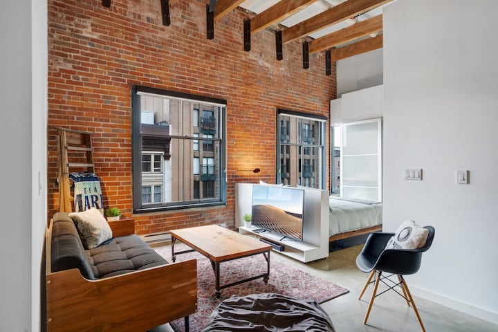 Industrial Work-ready Studio In Vibrant Gastown - Vancouver