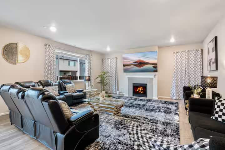 Luxury 4br Family-friendly Home W/ Fenced Yard - Tacoma, WA