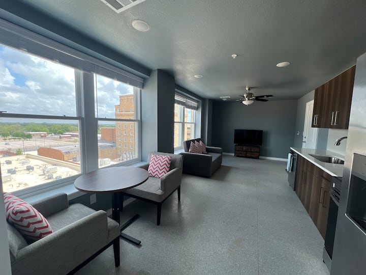 Downtown Historic 1 Bed 1 Bath Apartment Unit 602 - Temple, TX