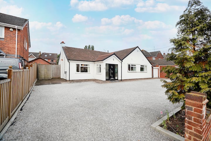 “Welcome To Our Cosy Home In A Peaceful Location. - Coventry